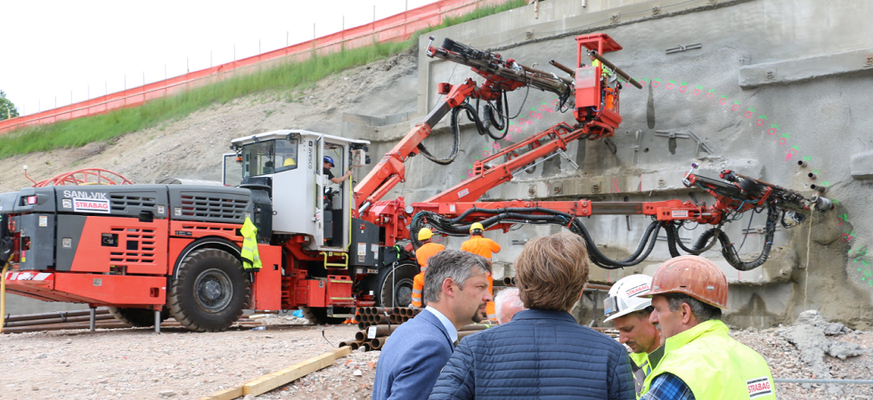 In azione per la prima volta a livello mondiale il Jumbo Bi-Arm per ...