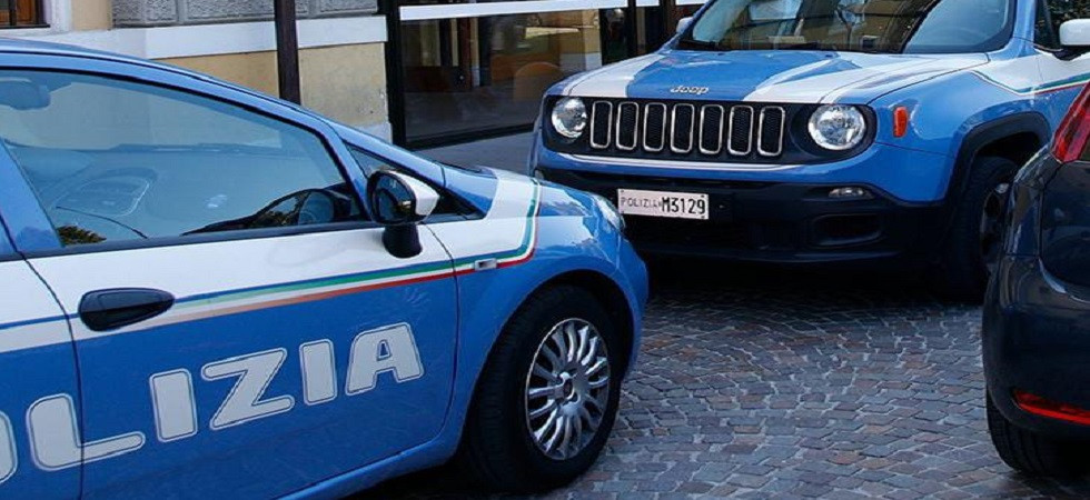 Ruba il portafoglio ad una signora e poi cerca di colpire i poliziotti con una lametta, momenti ...