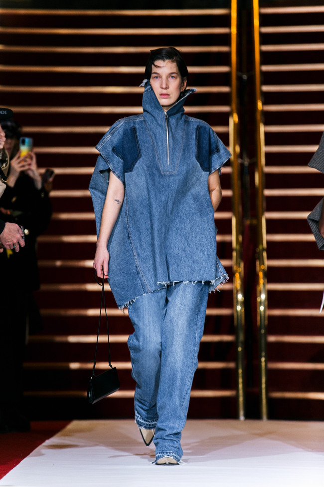 Parigi fashion week, lo chic in forma grezza e toccante per mettere in ...