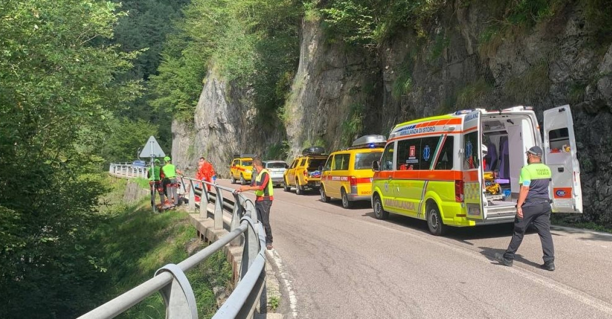 Si ferisce facendo canyoning all'interno di una forra, difficile ...