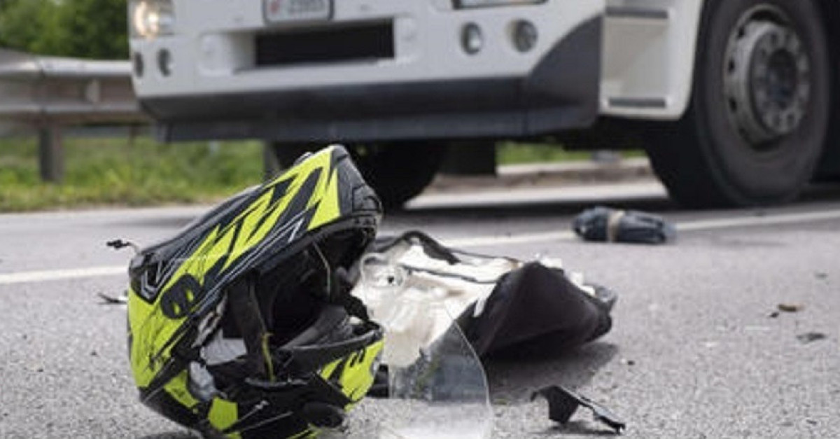 Perde il controllo della moto e si schianta sul lungolago: la vittima è ...