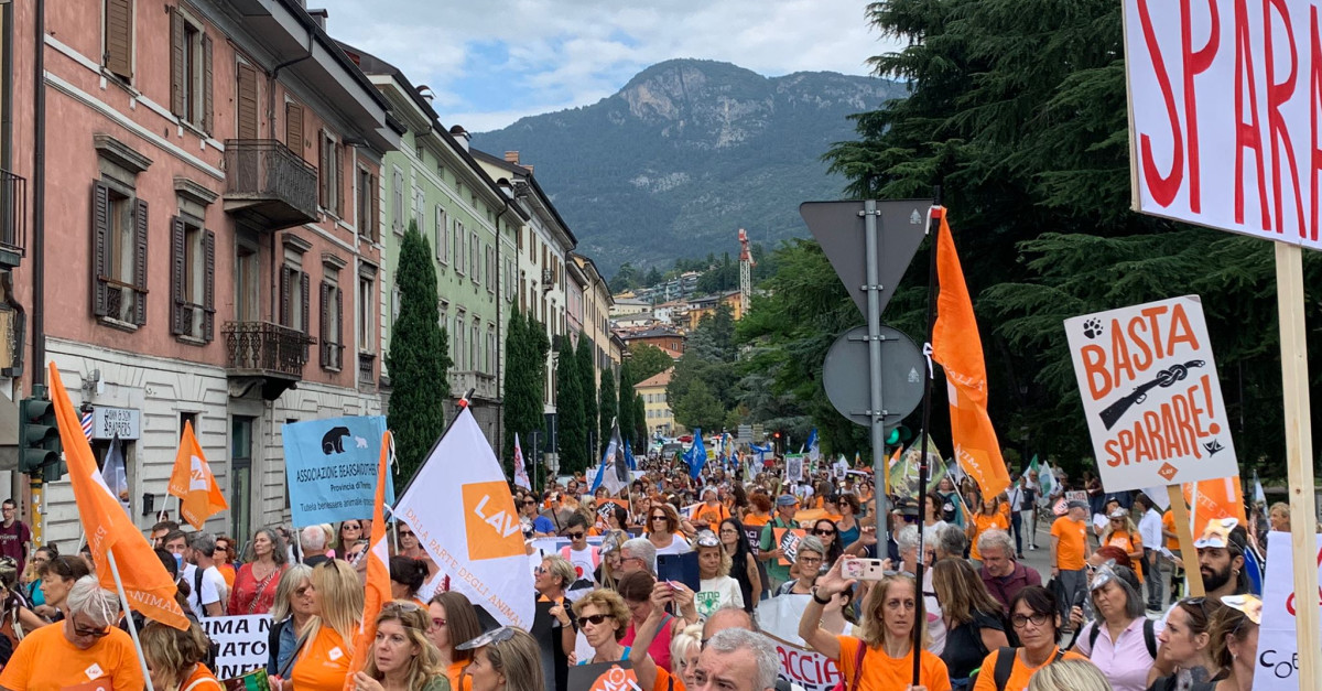 ''In oltre 5.000 a Trento per dire no alla caccia, ai fucili e alla ...