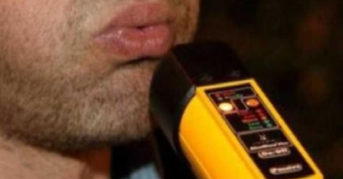 Ubriaco il guidatore e anche la compagna: fermati scatta il ritiro ... Ubriaco il guidatore e anche la compagna: fermati scatta il ritiro ...