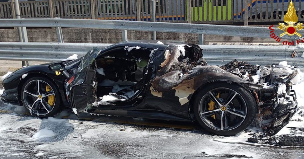 Ferrari 296 Gts ibrida avvolta dalle fiamme (FOTO): il bolide da oltre ...