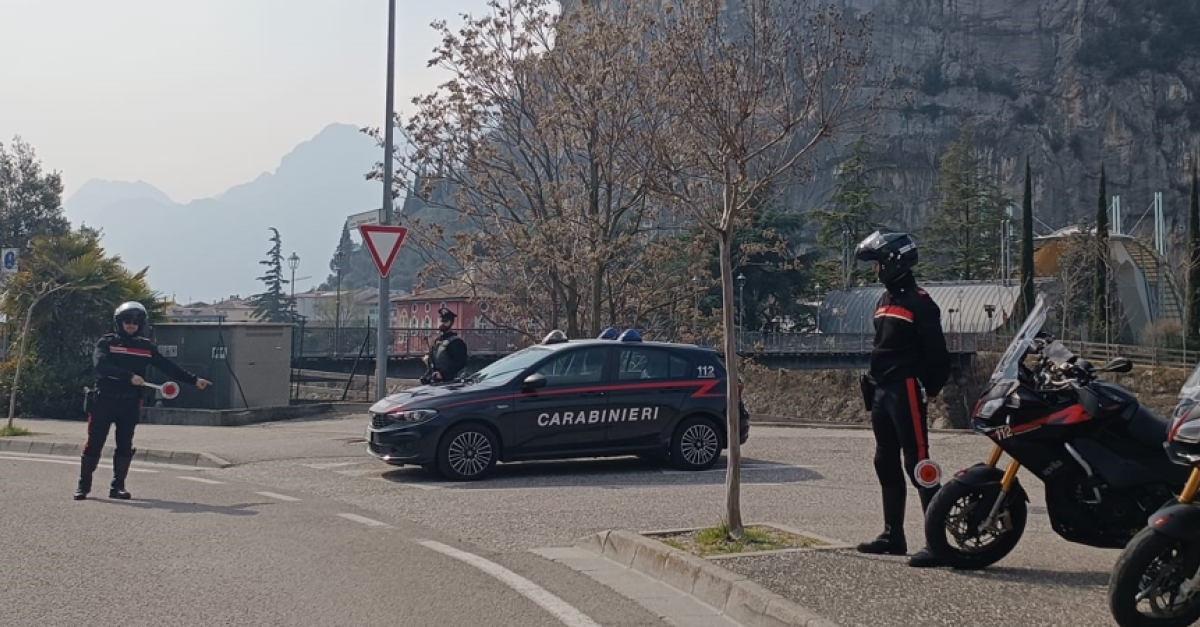 Velocità folli, impennate, sorpassi pericolosi e sprezzo delle regole ...