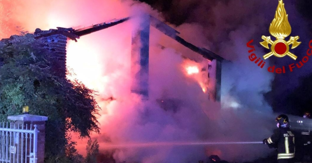 Terribile incendio in un fienile, bruciano oltre 100 rotoballe: in ...