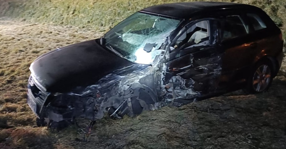 Violento scontro fronto-laterale fra un'auto e un pick-up (FOTO), una ...
