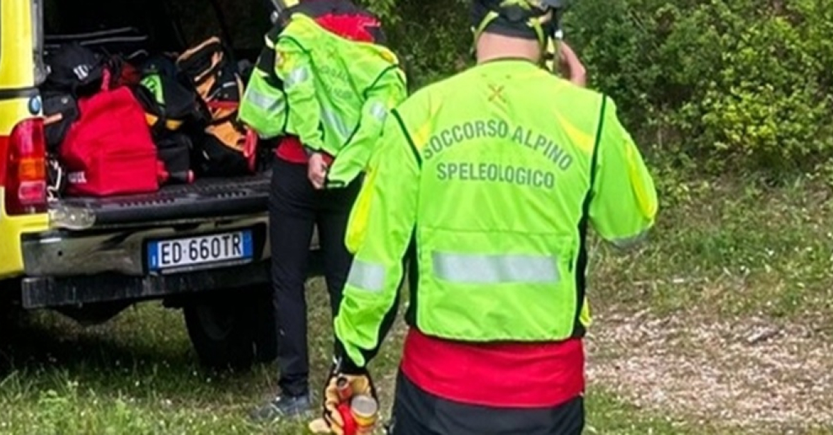 Perdono il sentiero e restano bloccati in un vajo: coppia di ...