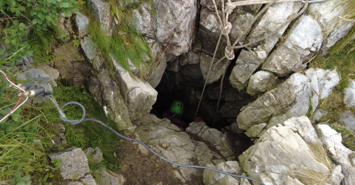 Intrappolato a -40 metri di profondità con ferite alla testa, ore di ...