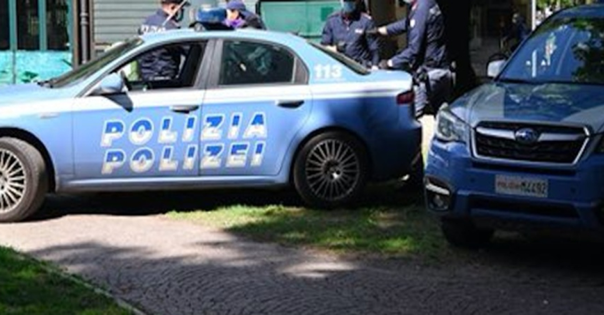 Fermato per comportamenti molesti si scaglia contro un poliziotto con ...