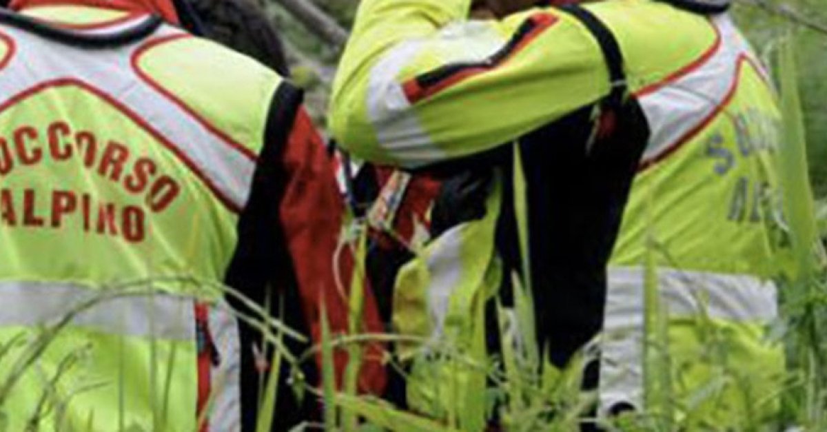 Abbandonano il sentiero e perdono l'orientamento in quota, in azione il ...