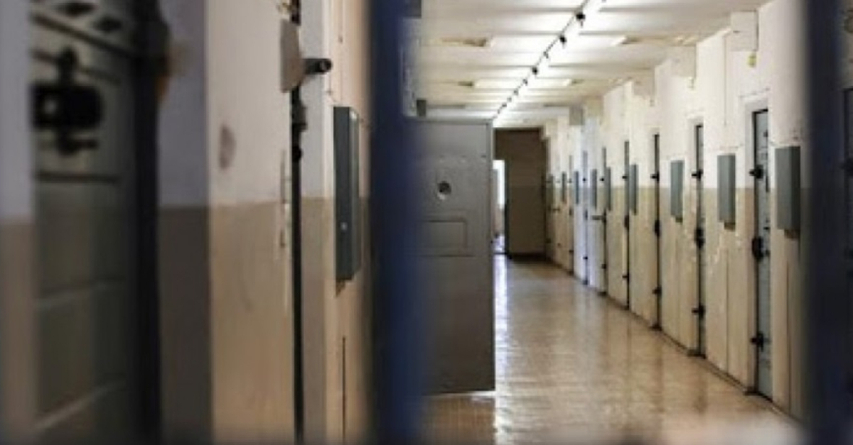 E' morta una 21enne, aveva tentato il suicidio in carcere. Si è spenta ...