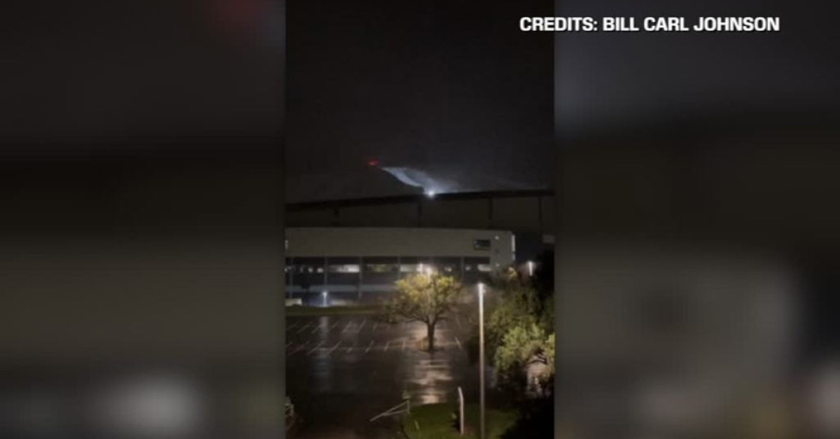 IL VIDEO. Uragano Milton in Florida, il tetto dello stadio di baseball ...