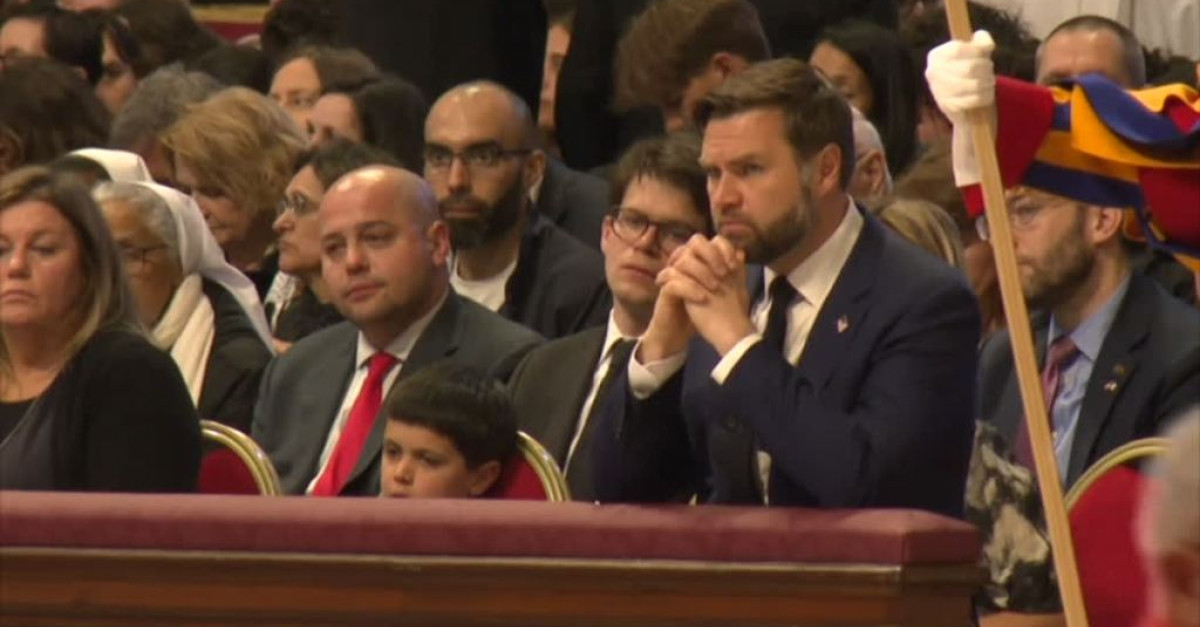 IL VIDEO. Il vicepresidente USA JD Vance ai riti del Venerdì Santo a ...