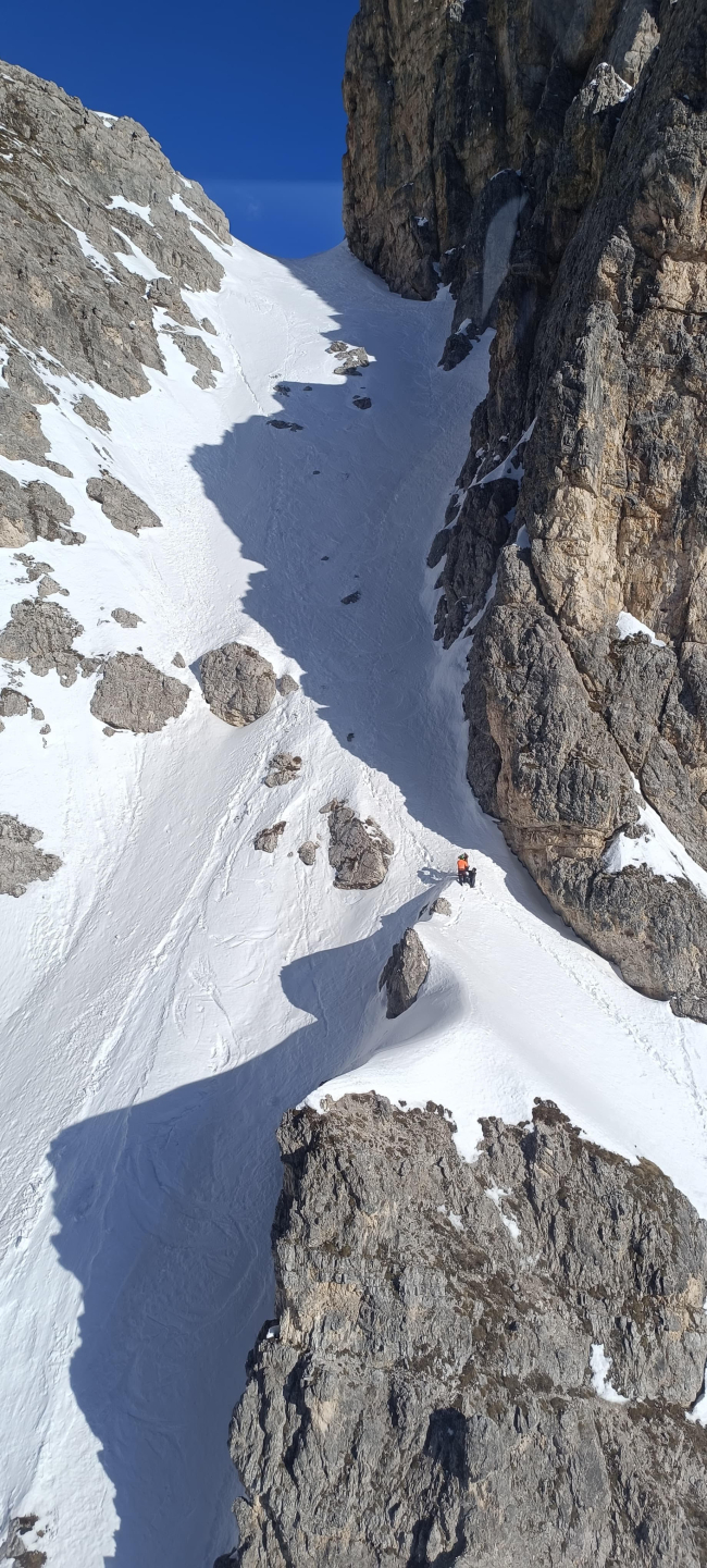 Turisti bloccati dalla neve e stremati dalla fatica, recuperati con un ...