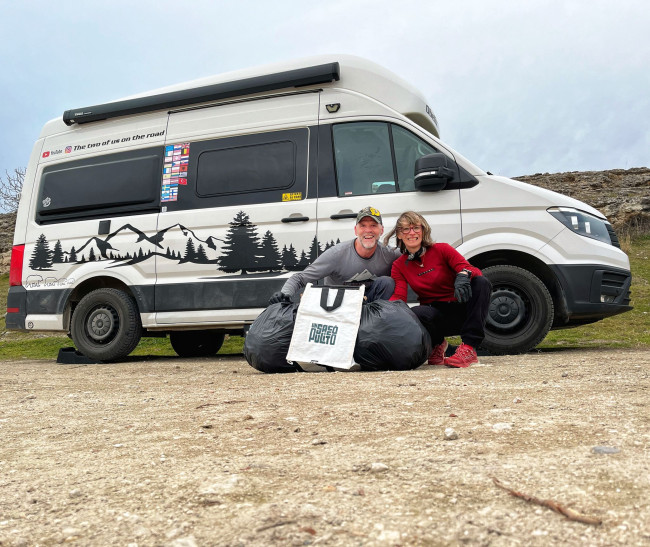 A 50 anni lasciano il lavoro per girare il mondo in camper con i loro ...